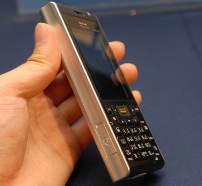 Willcom JRC WX321J phone with Fingerprint Reader | iTech News Net